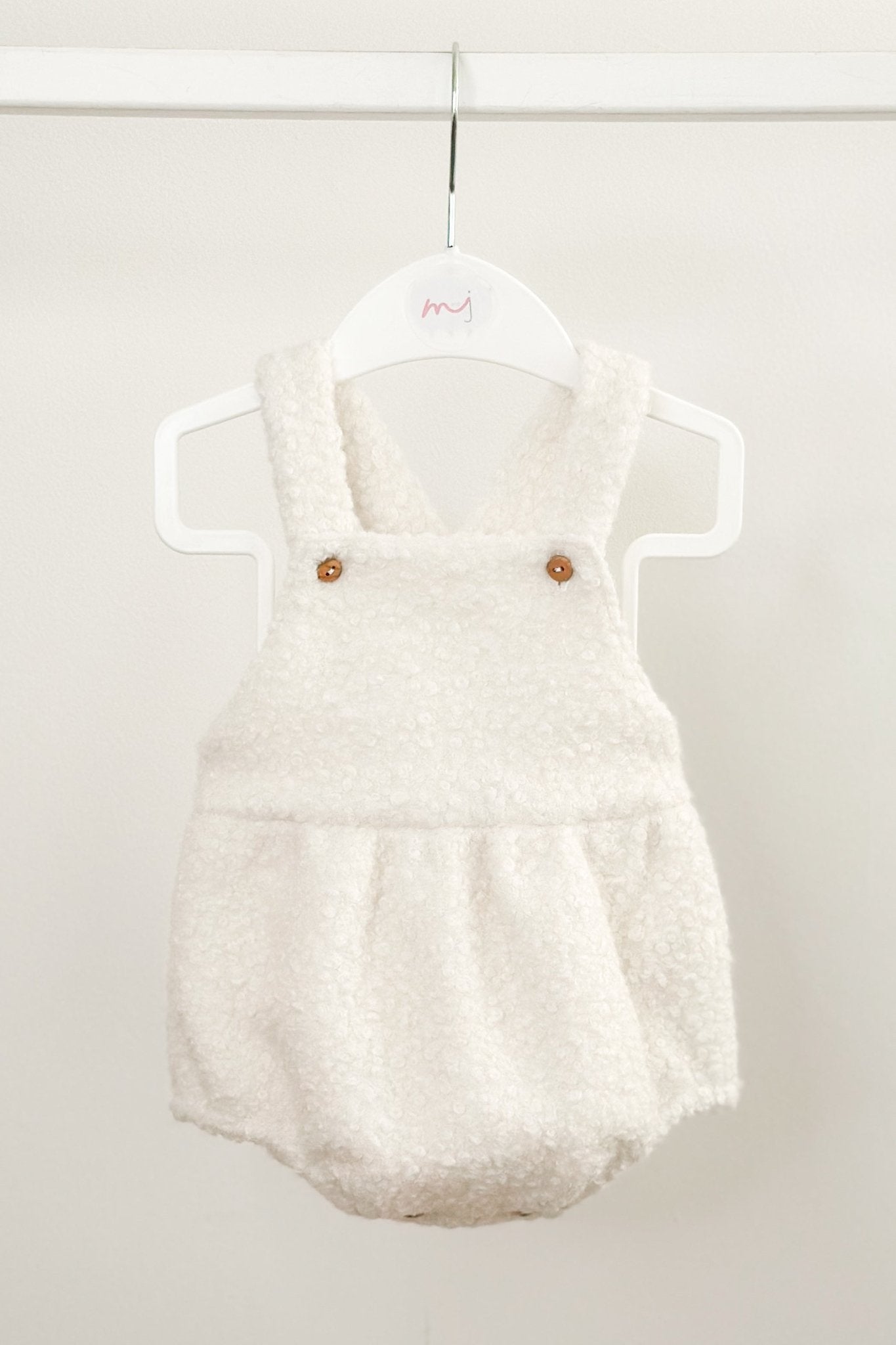 Puro Mimo AW25 | "Carey" Ivory Bouclé Dungaree Romper – Millie and John